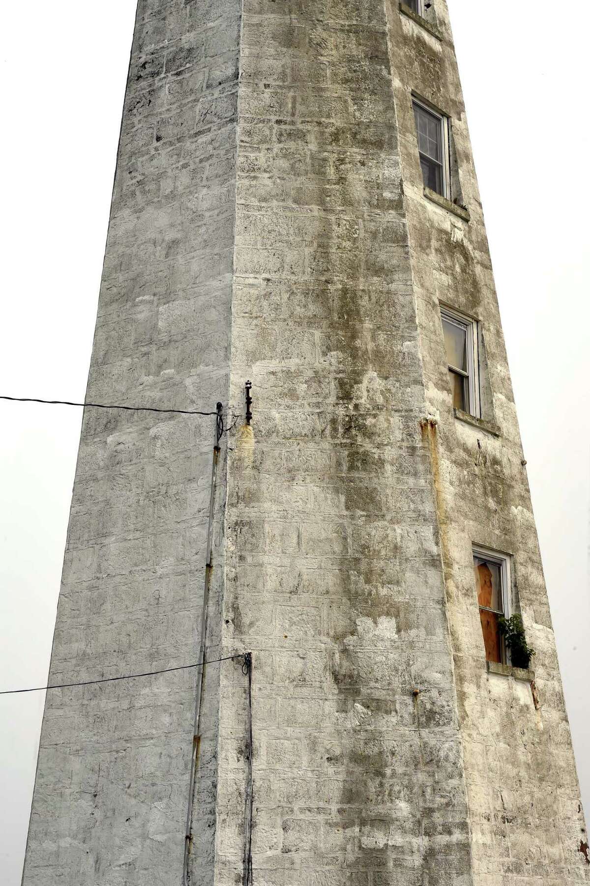 Old Saybrooks Iconic Lynde Point Lighthouse Is Up For Grabs