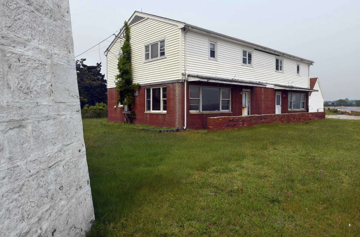 Old Saybrooks Iconic Lynde Point Lighthouse Is Up For Grabs