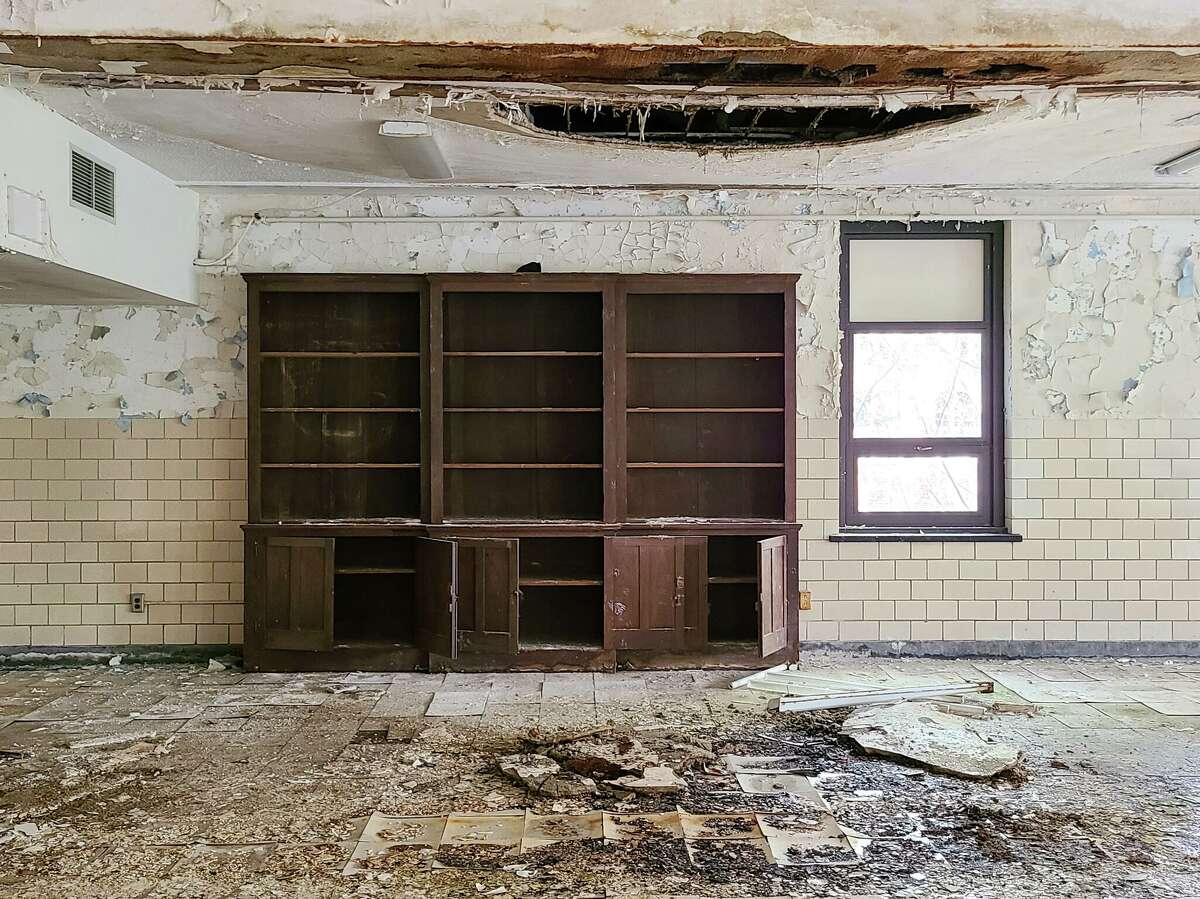 See inside: Abandoned Illinois mental hospital