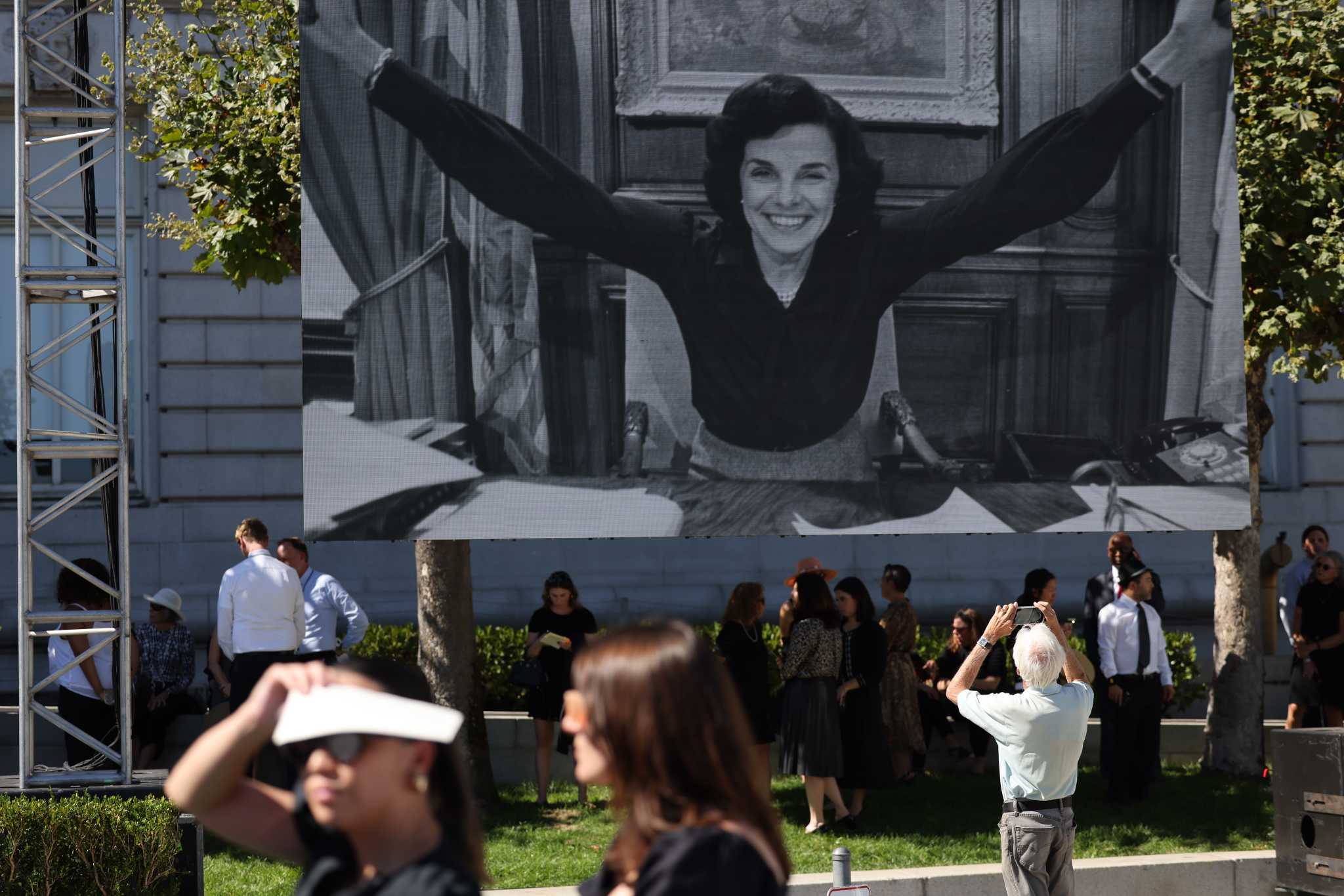 Dianne Feinstein memorial: Family, politicians, luminaries honor former ...