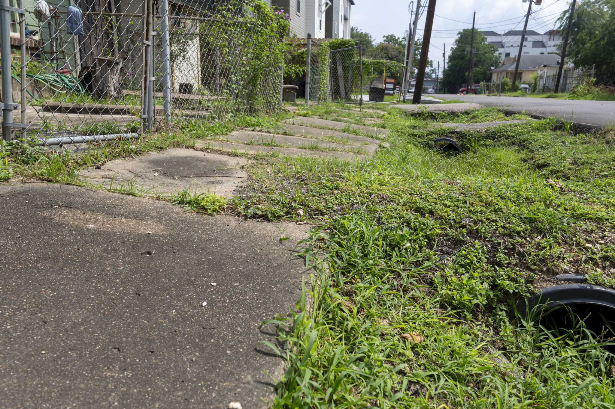 Houston sidewalks: 40% rated fair or poor, Chronicle analysis finds