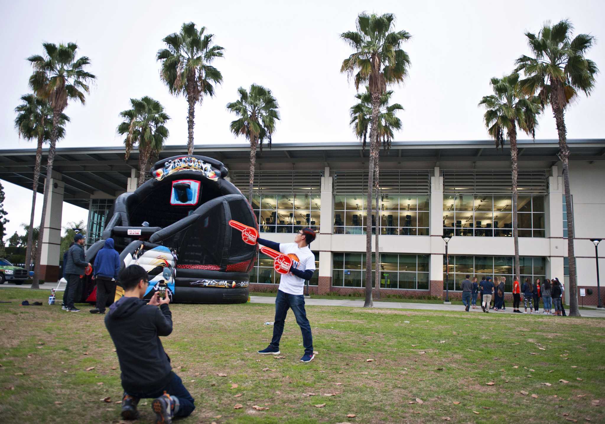 Cal State Fullerton acceptance rate: Who gets in and who enrolls?