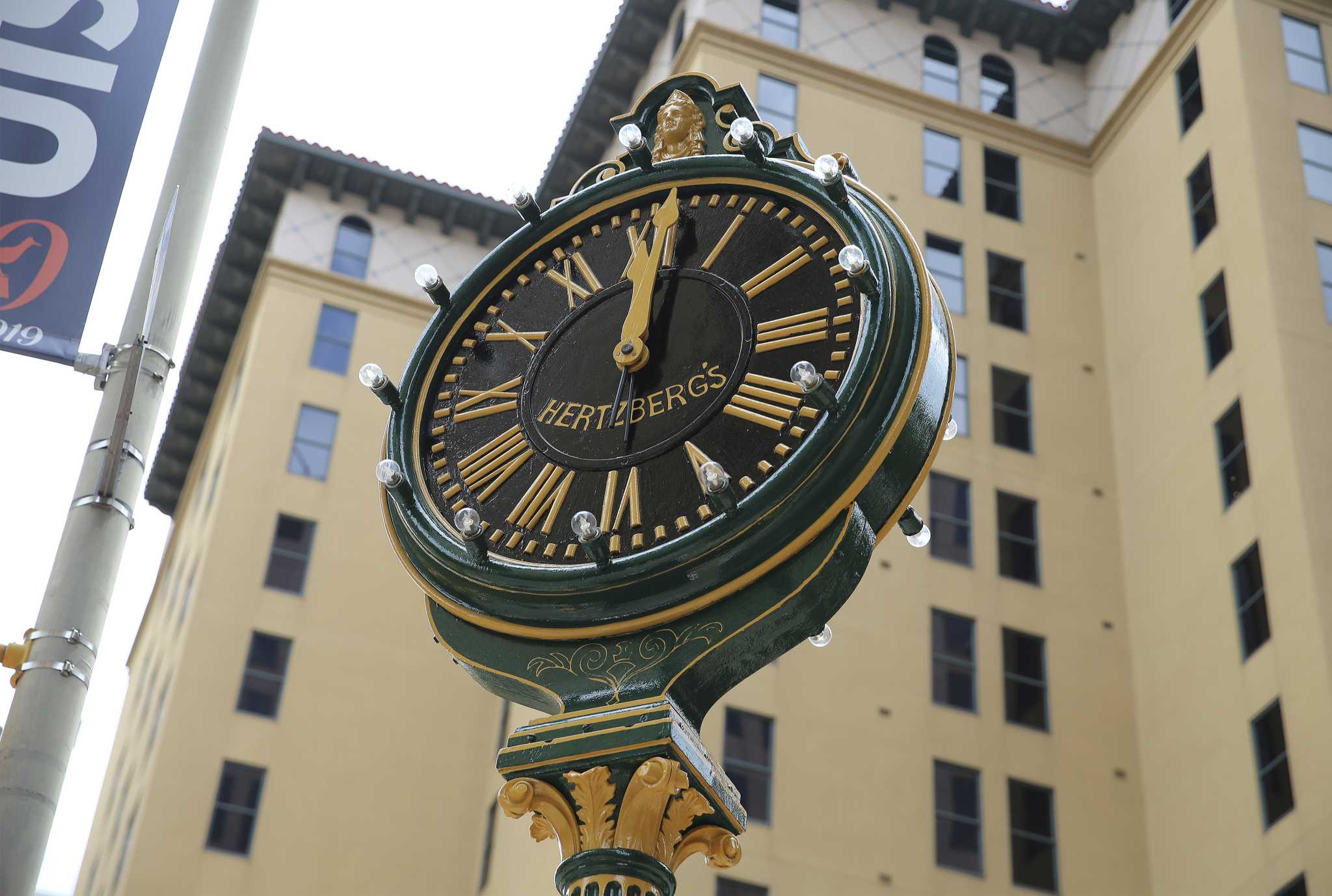 When clocks fall back in Texas and more about daylight saving time