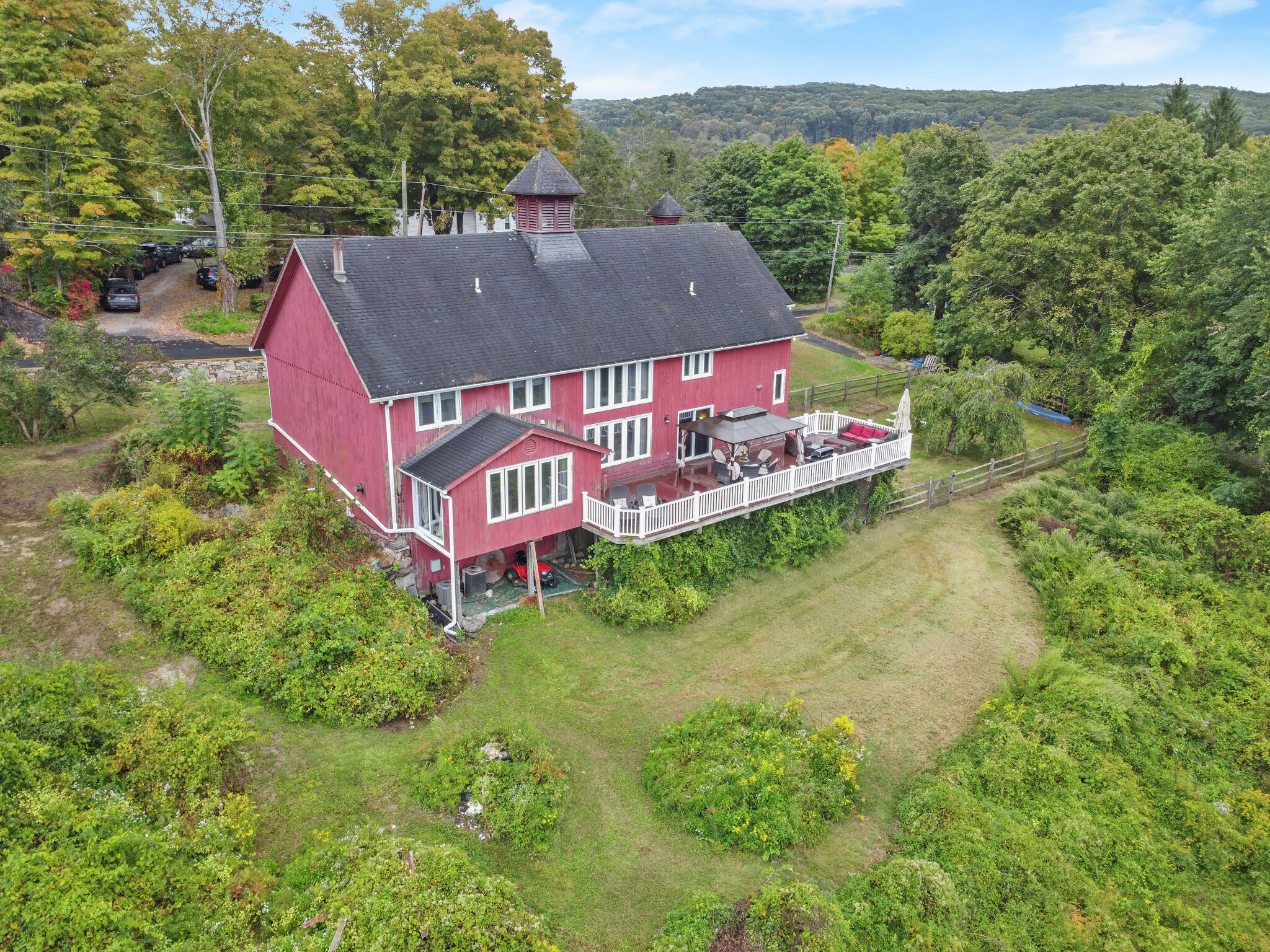 Guess the price of this 100-year-old renovated Connecticut barn