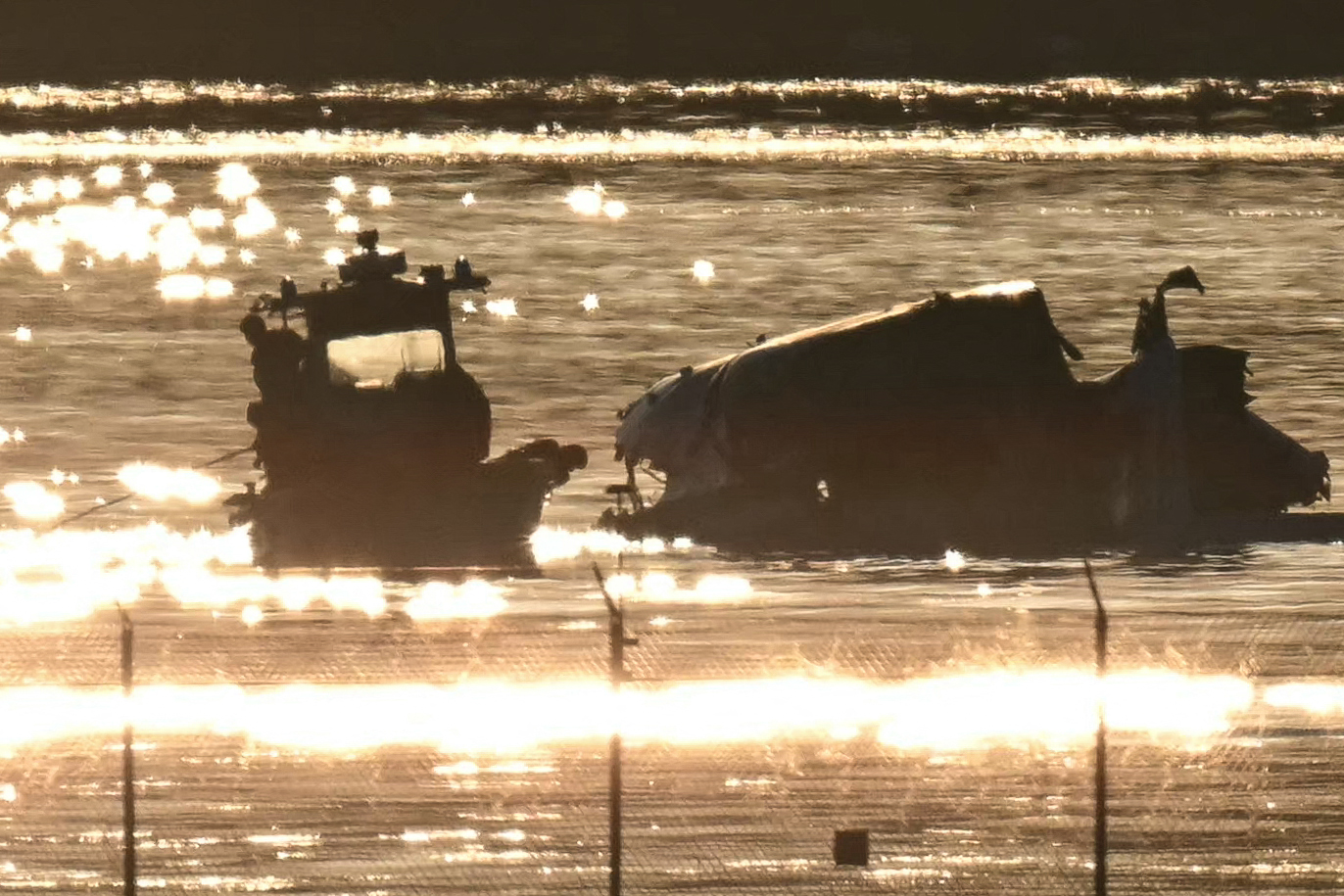 Flight paths: American Airlines jet, Black Hawk collide over Potomac