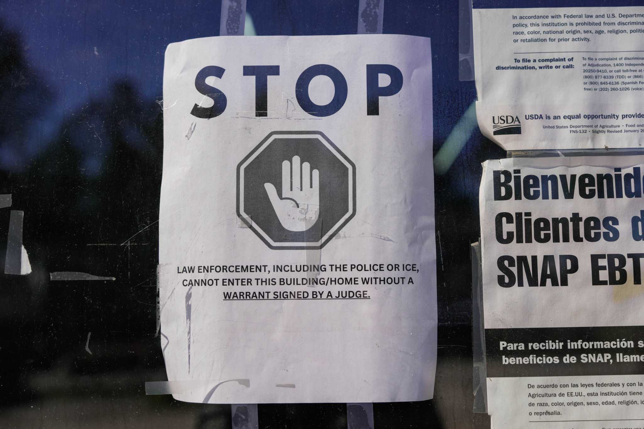 Envíenos sus preguntas sobre inmigración y deportación