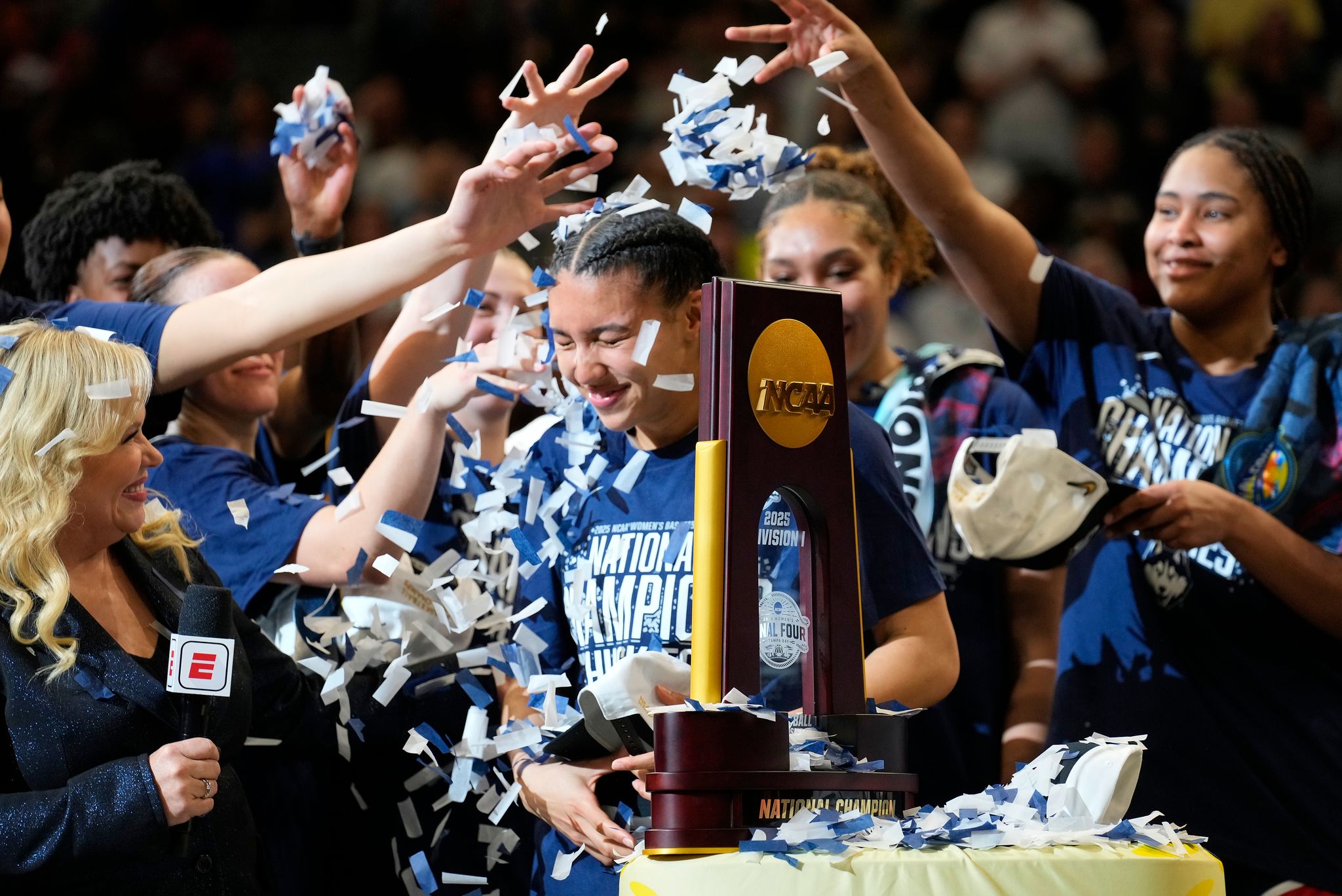 In photos: Inside UConn's history-making NCAA win over South Carolina