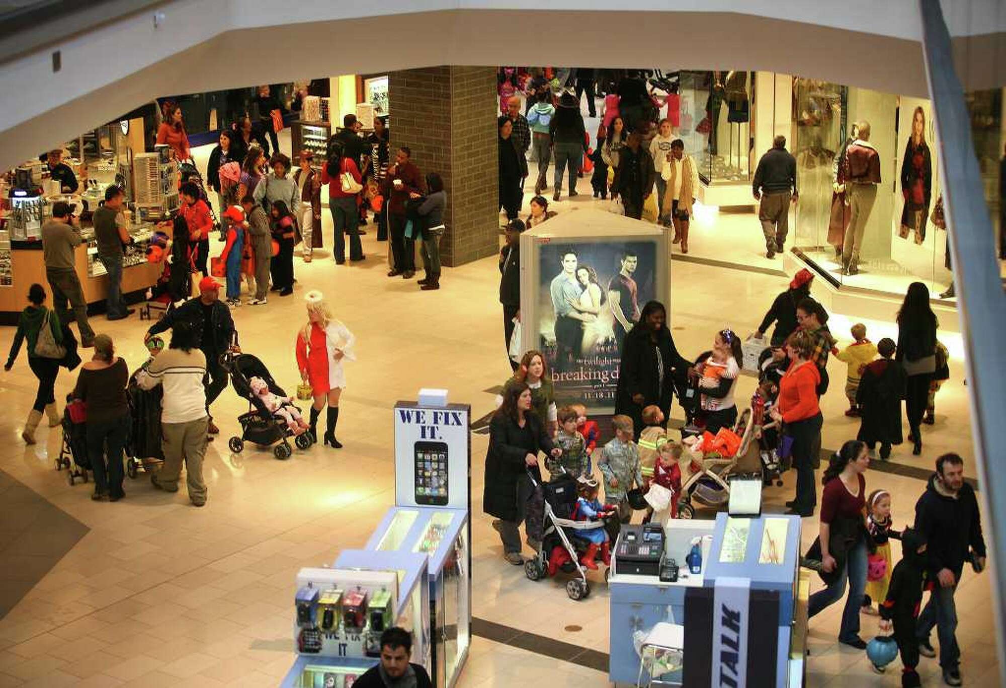 CT malls: a look at shopping in the '80s and '90s at Danbury Fair ...