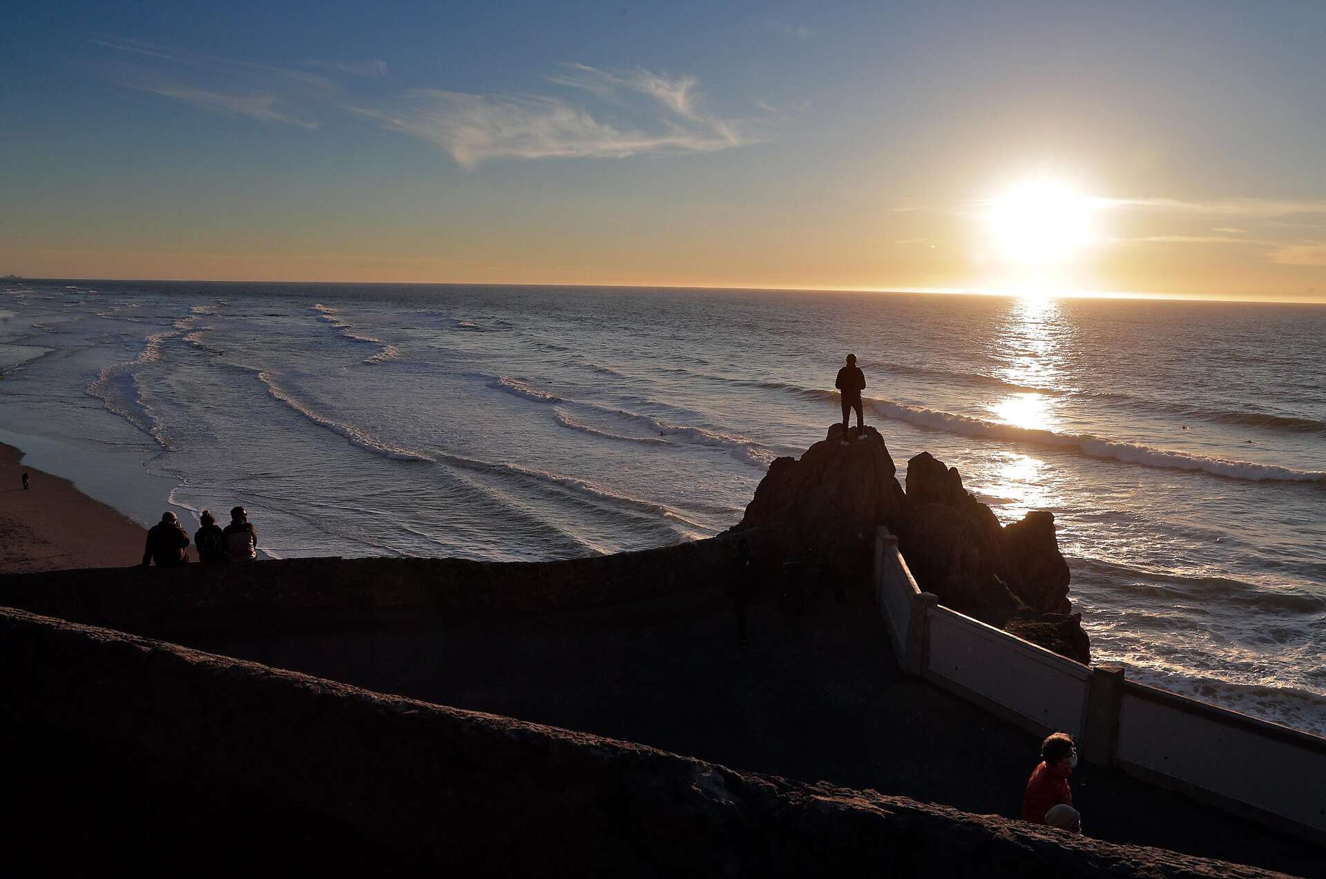 Here are the best spots for whale watching in the Bay Area