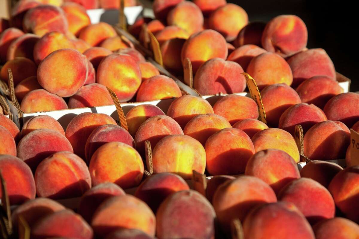 Where to find peaches near San Antonio this season