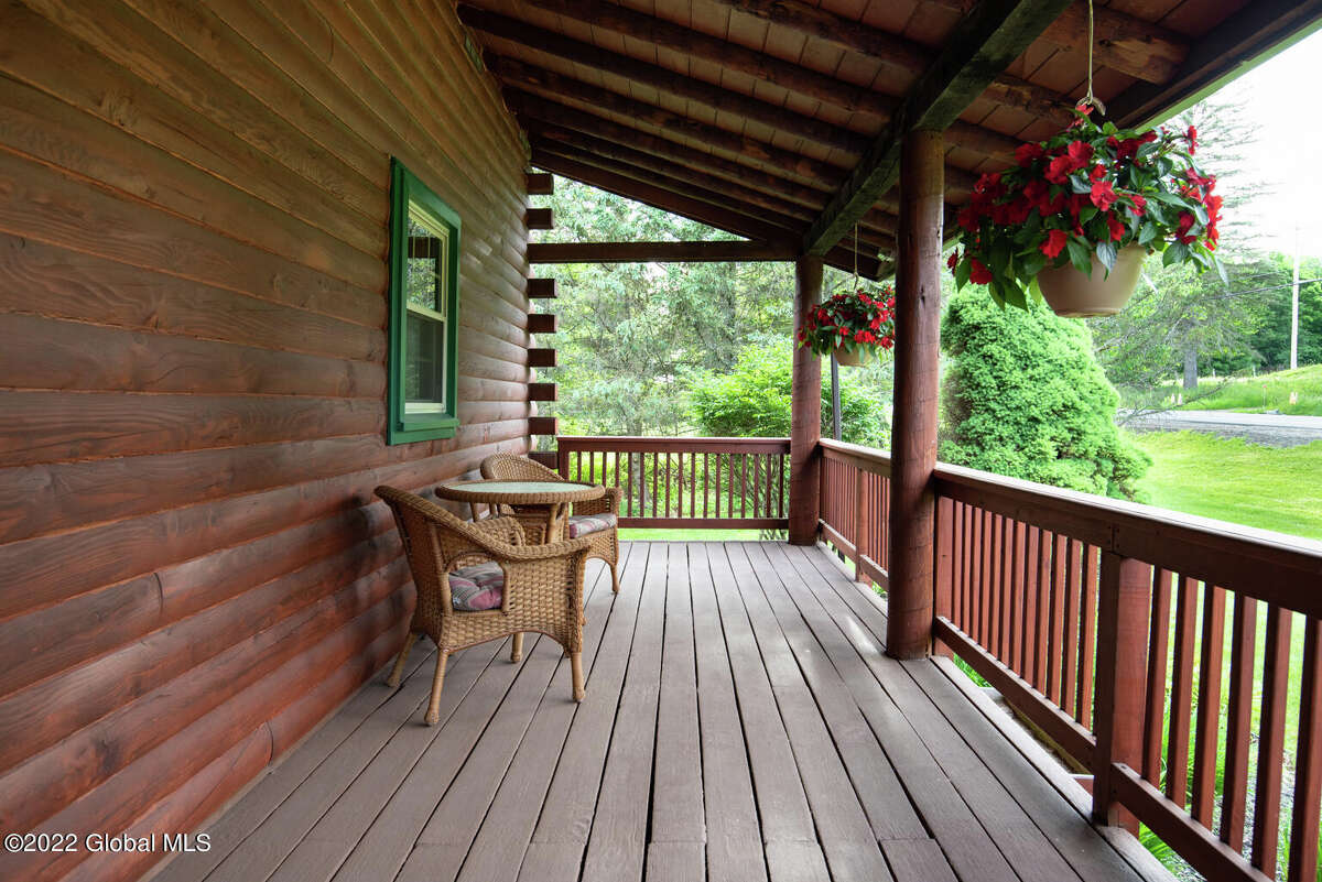 How much does this 1980s Grafton log house cost?