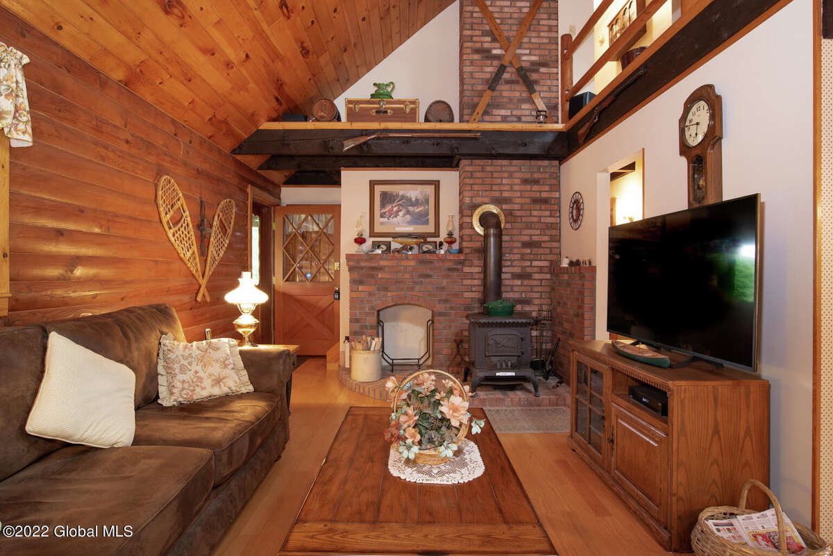 How much does this 1980s Grafton log house cost?