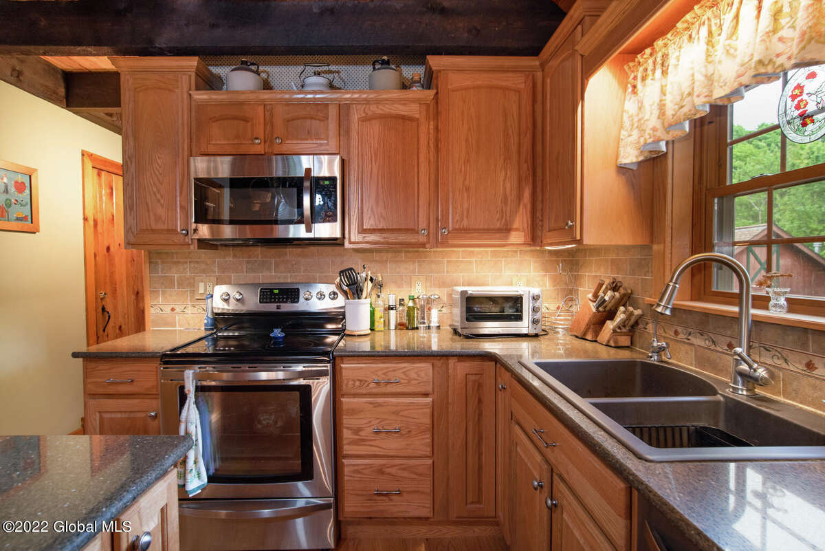 How much does this 1980s Grafton log house cost?