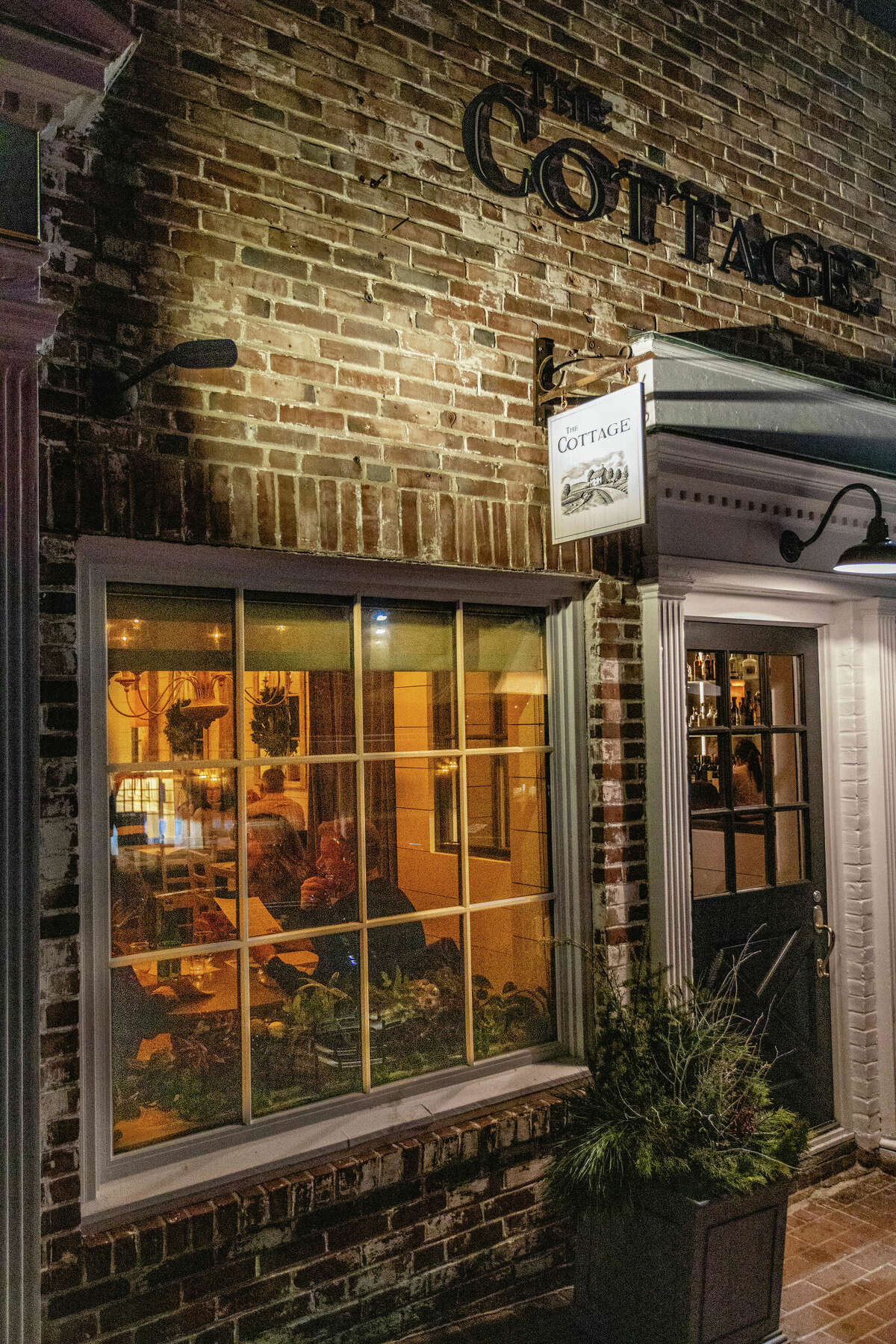 The 25 most romantic restaurants for date night in Connecticut