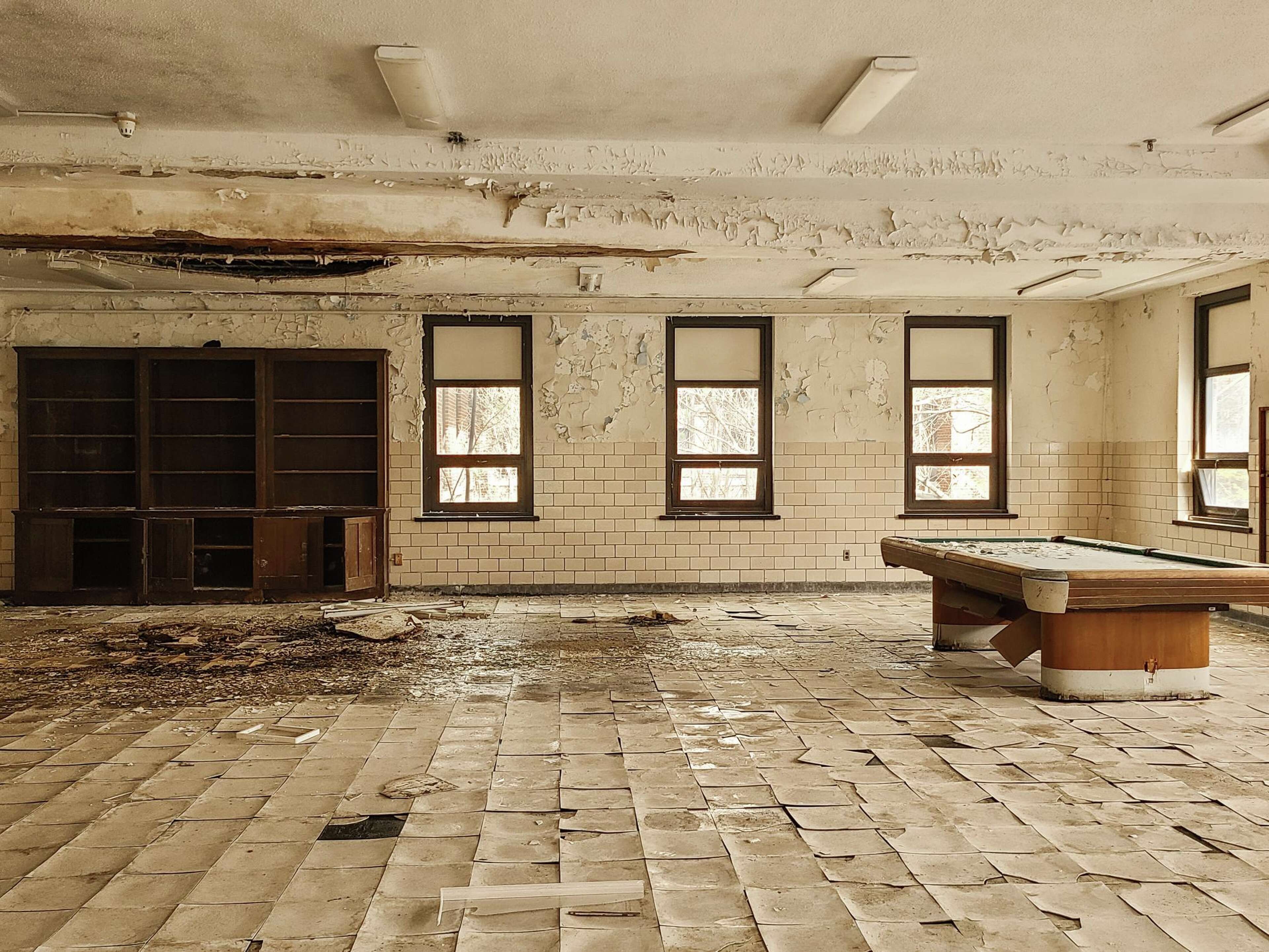 See inside: Abandoned Illinois mental hospital