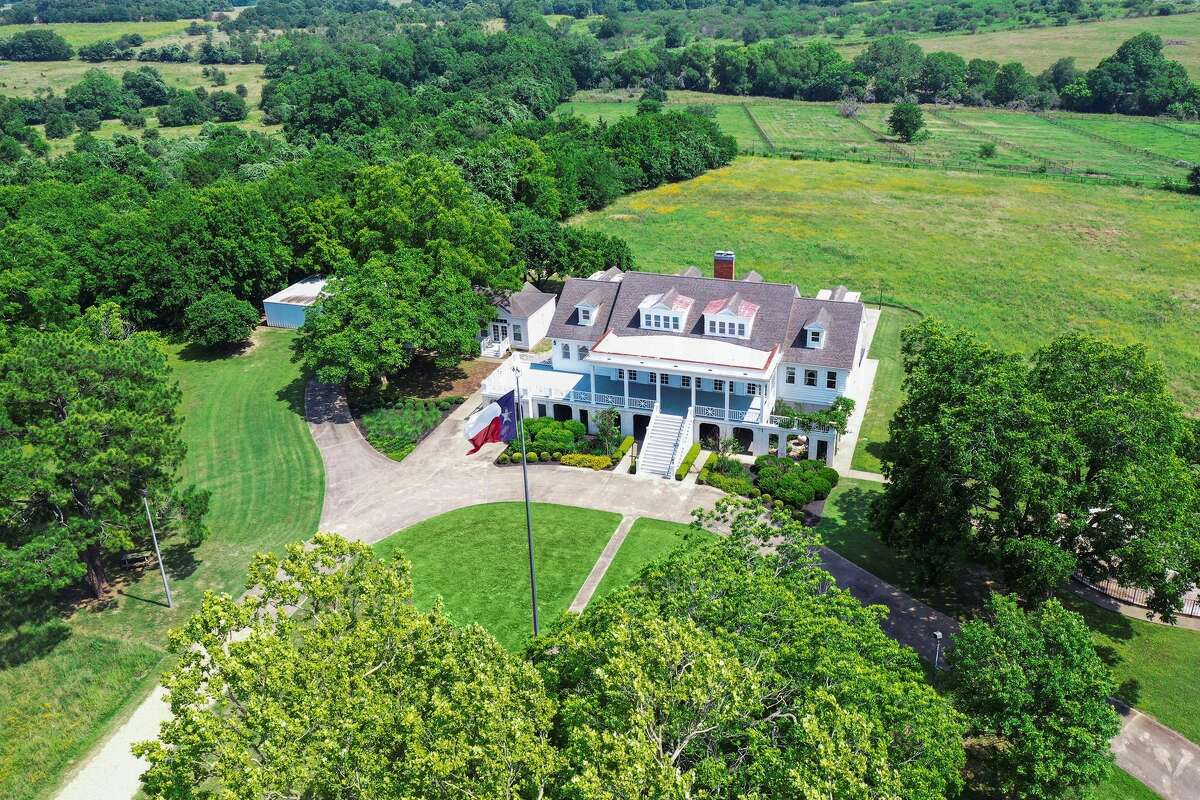 A historic Texas mansion in Brenham hit the market. Guess the price.