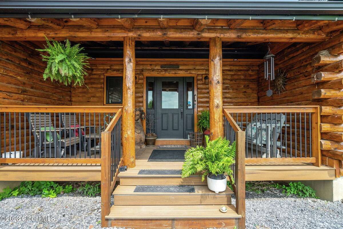 Guess the price of this Schuylerville Lok N Logs cabin