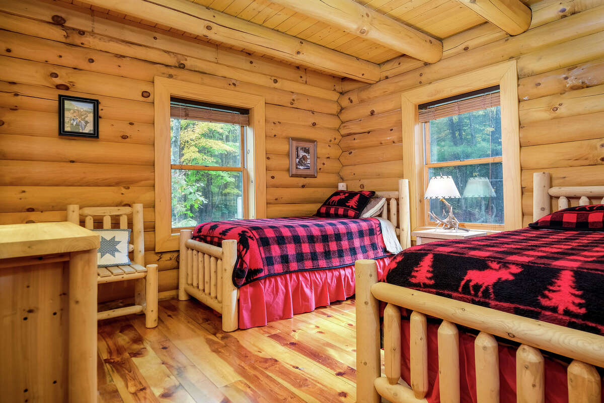 Guess the price of this open-concept log cabin in Rensselaer County