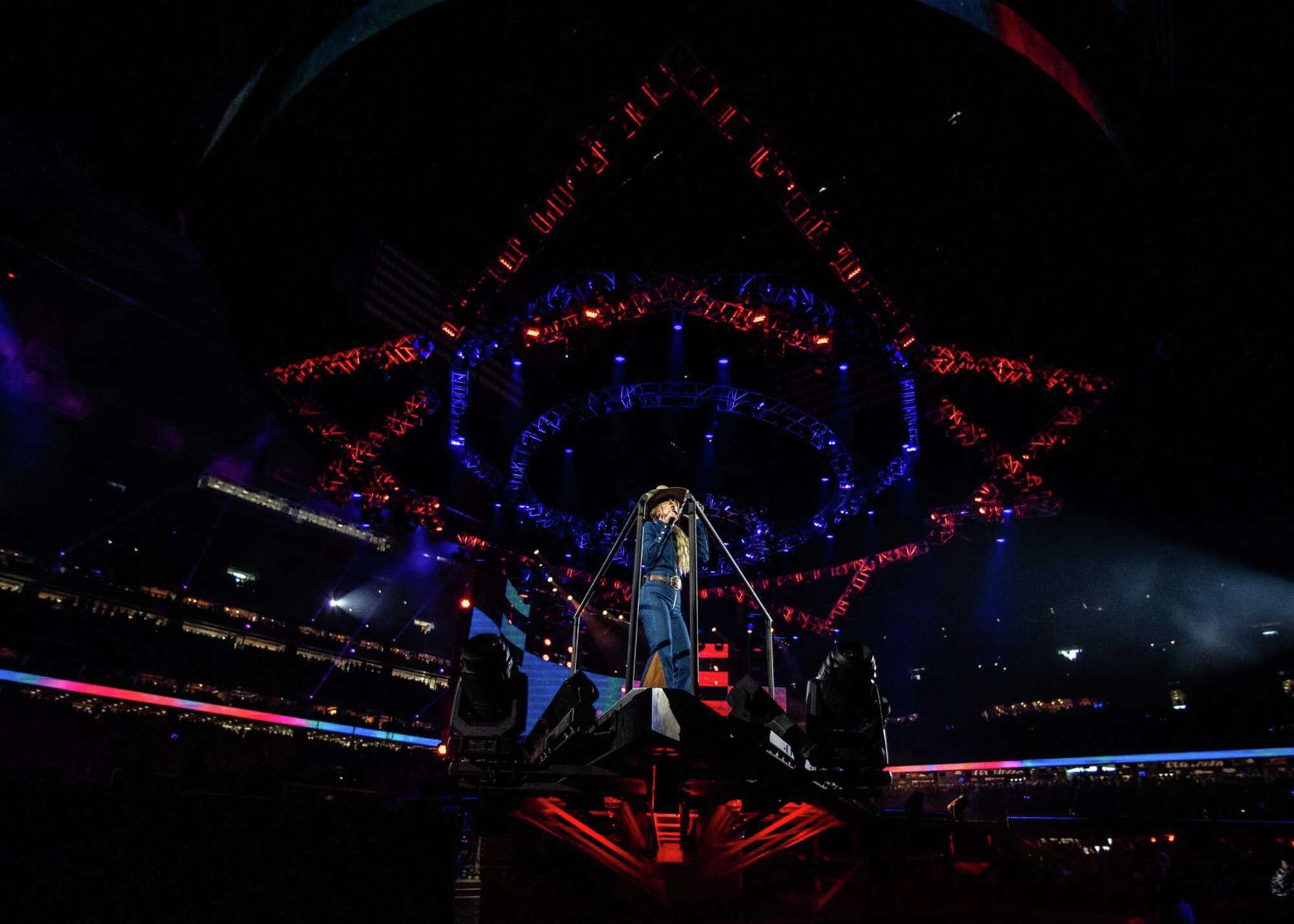 Photos from 'Yellowstone' star Lainey Wilson's Houston Rodeo concert