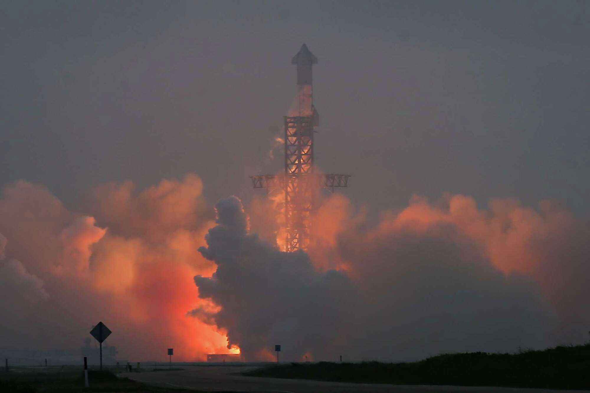 Photos of the SpaceX Starship launch from South Texas