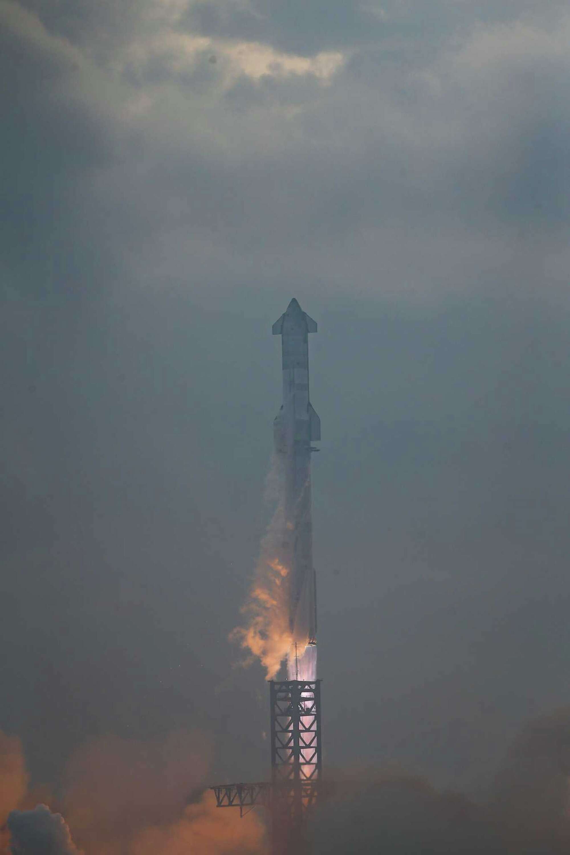 Photos of the SpaceX Starship launch from South Texas
