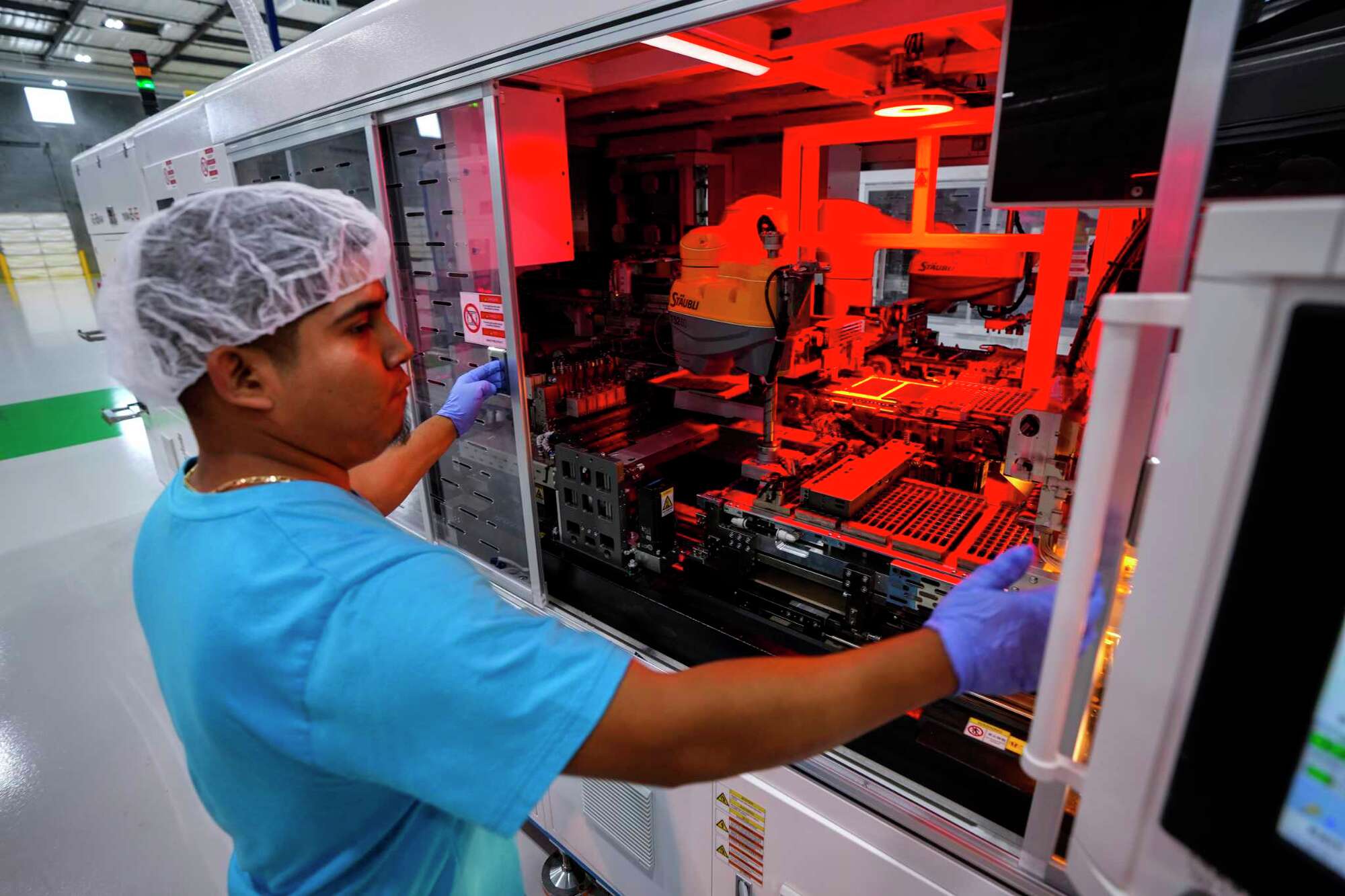 A tour of Elin Energy, the new solar panel facility based in Brookshire ...