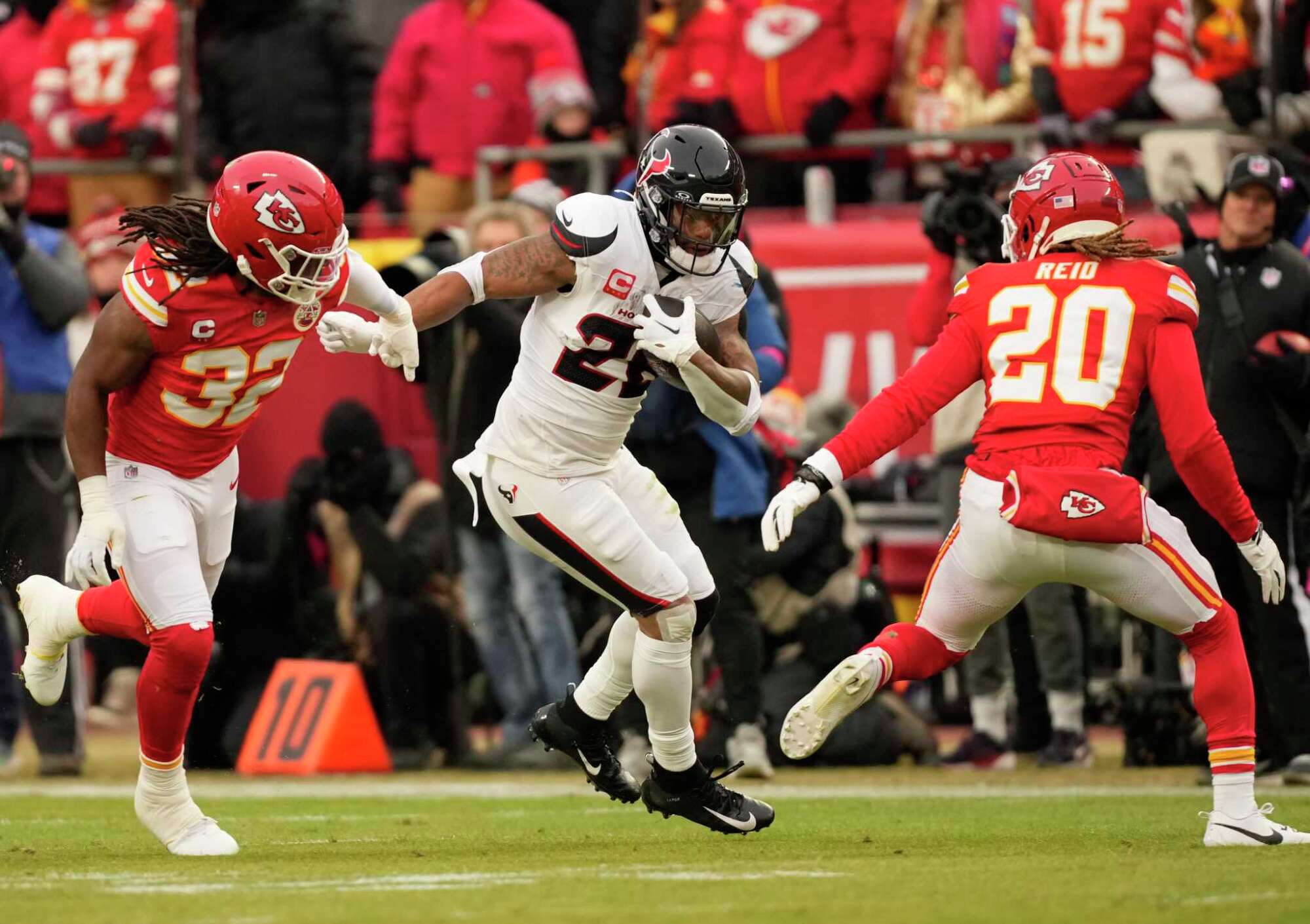 NFL playoffs 2025: Photos from the Texans vs. Chiefs