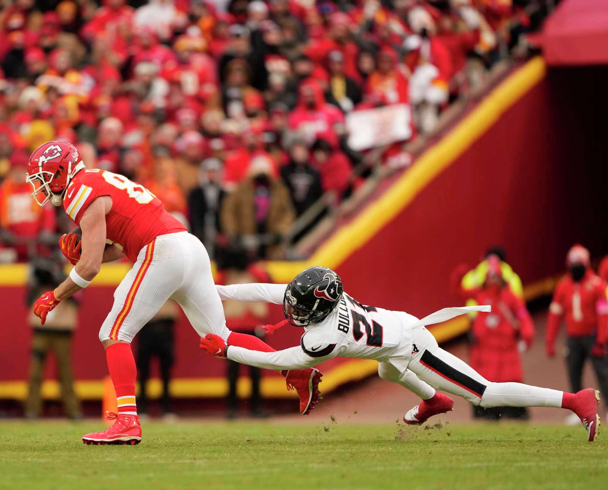NFL playoffs 2025: Photos from the Texans vs. Chiefs