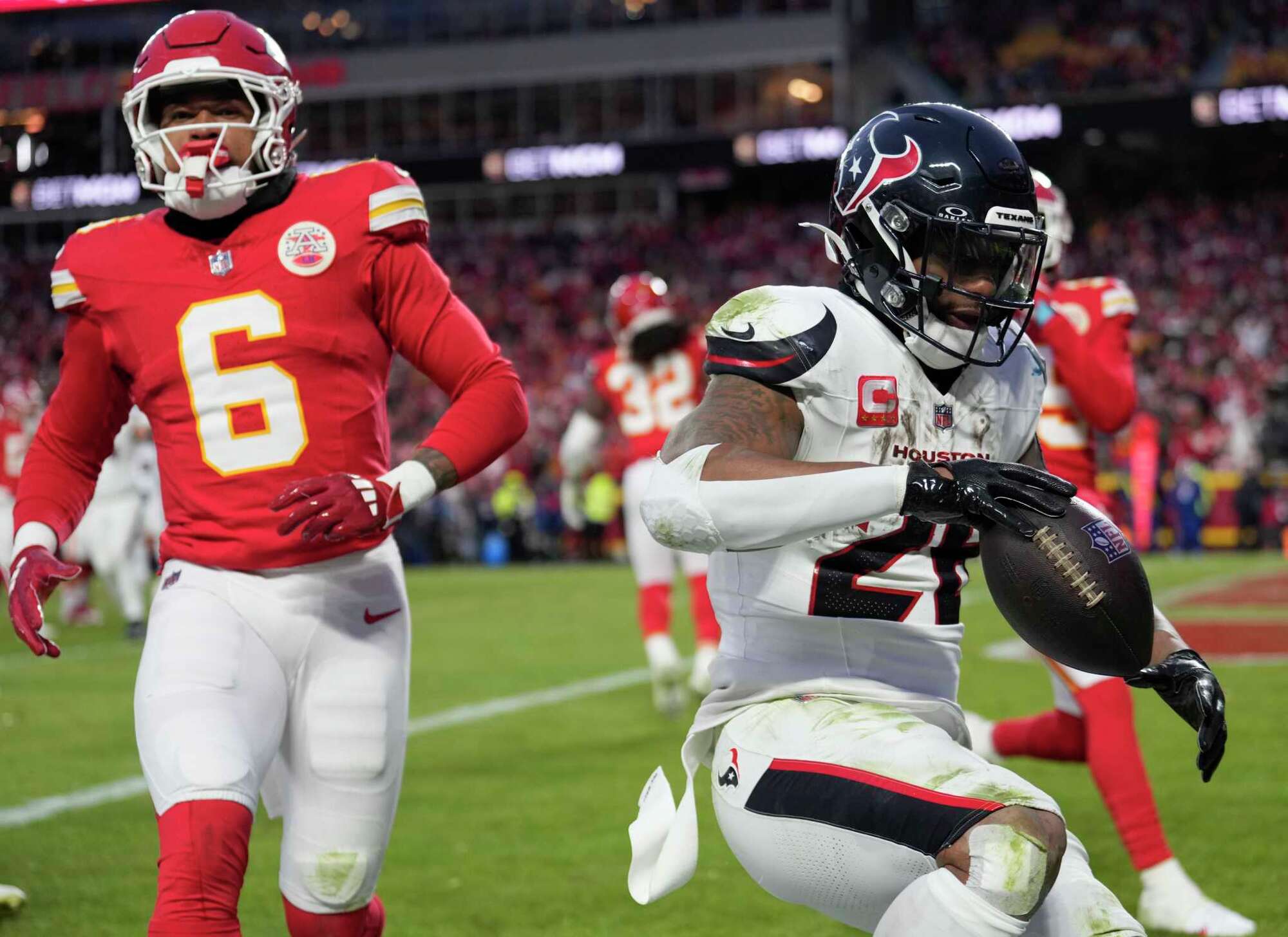 NFL playoffs 2025: Photos from the Texans vs. Chiefs