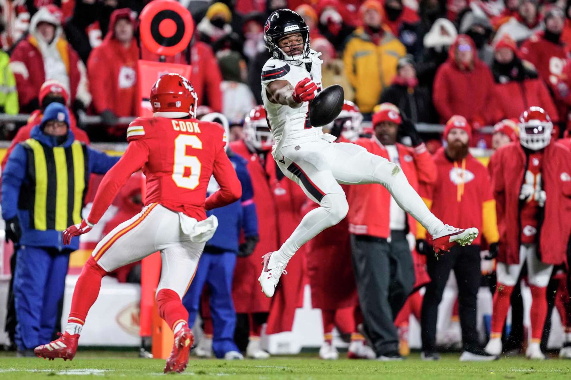 NFL playoffs 2025: Photos from the Texans vs. Chiefs