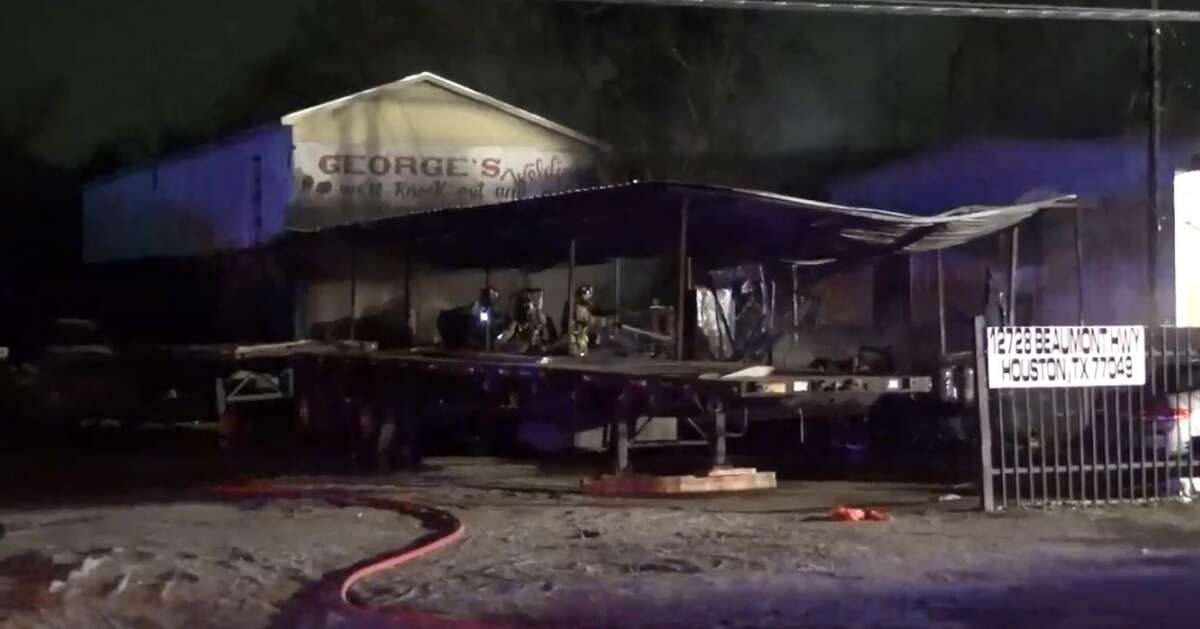 Fire destroys two trailers in northeast Harris County