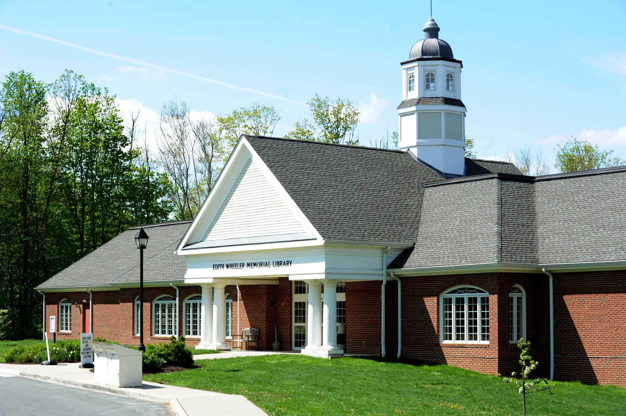 Monroe library hosts painting class