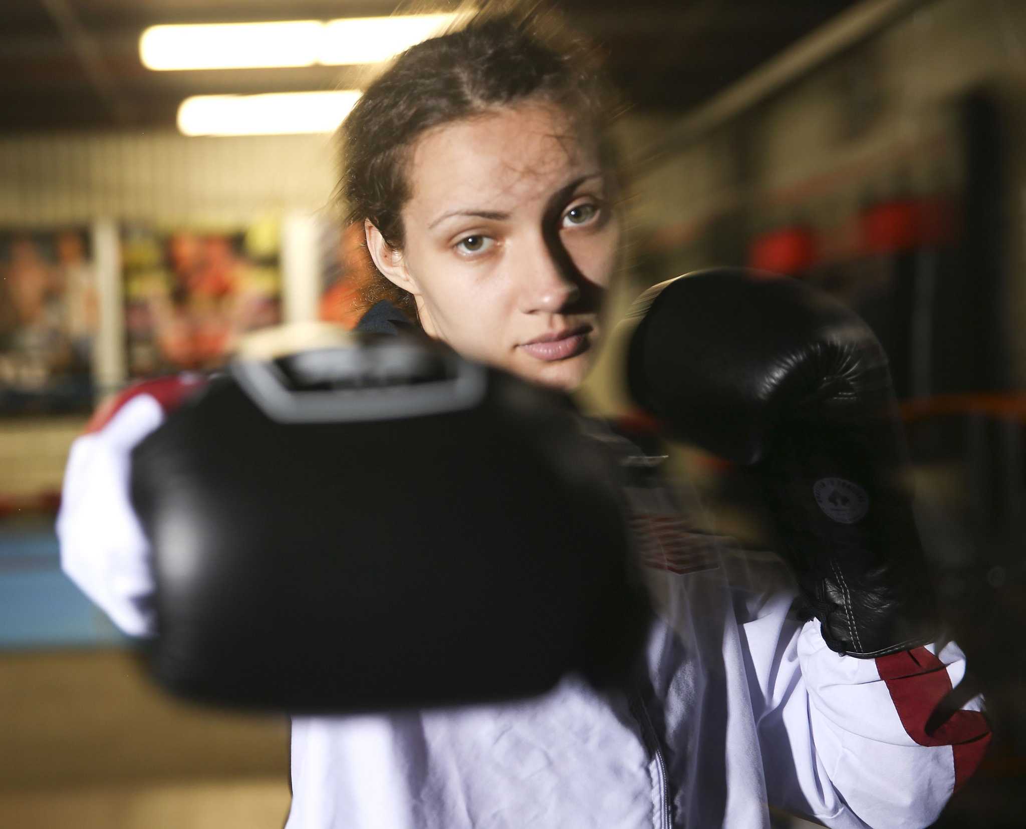 High school senior vies for professional kickboxing title
