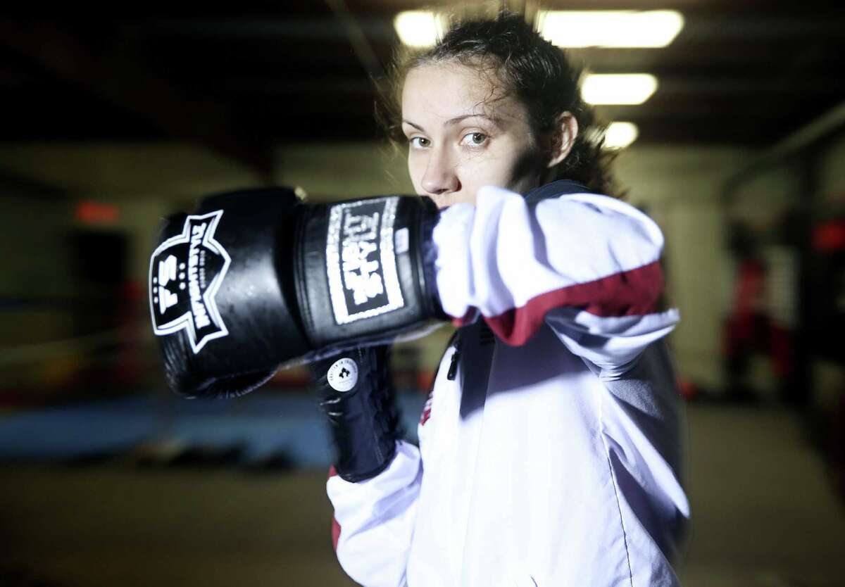 High school senior vies for professional kickboxing title