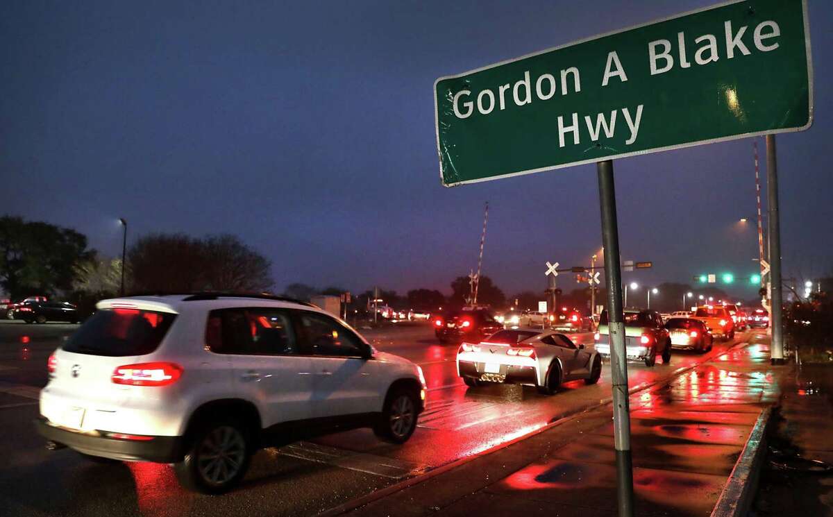 Pat Booker traffic snarling from gate closure at San Antonio area ...