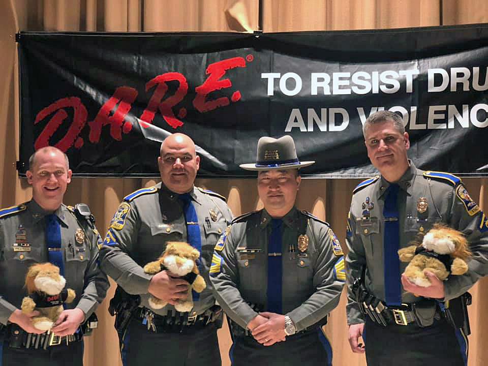 24 police officers graduate from D.A.R.E. program