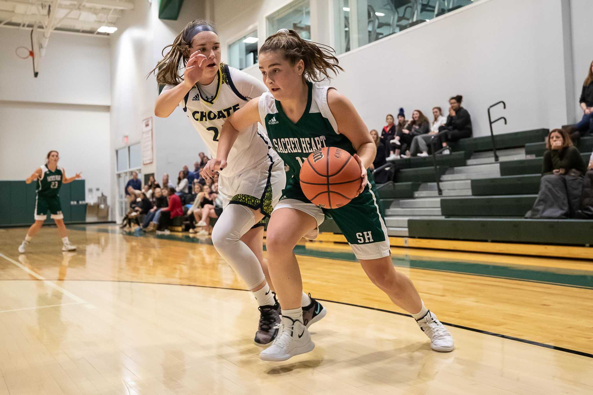 Choate Rosemary Hall hands Sacred Heart basketball its first loss