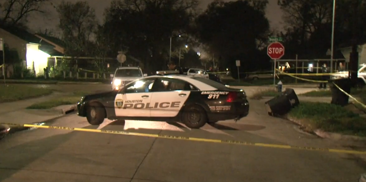 Police seeking murder suspect after south Houston shooting