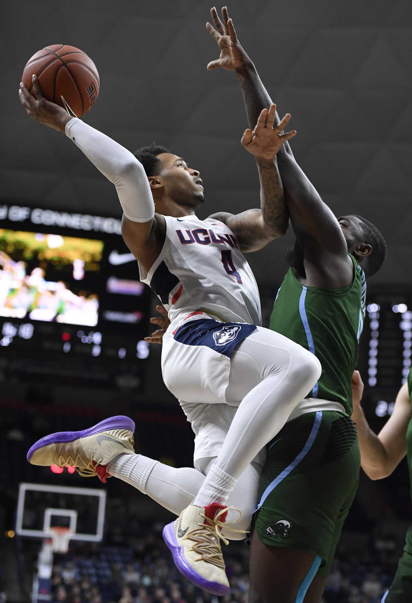 Jalen Adams scores 31 as UConn men roll to win over Tulane