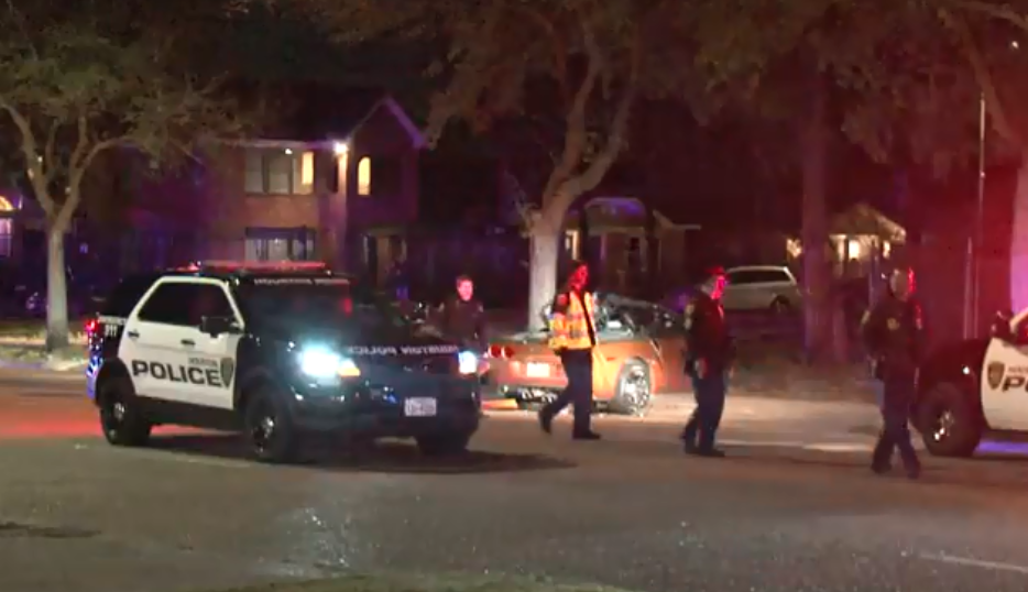 Man dies after car wraps around tree in Third Ward