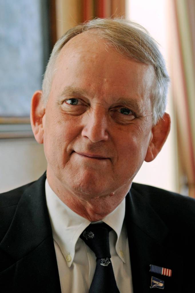 Simmons gets more serious about primary