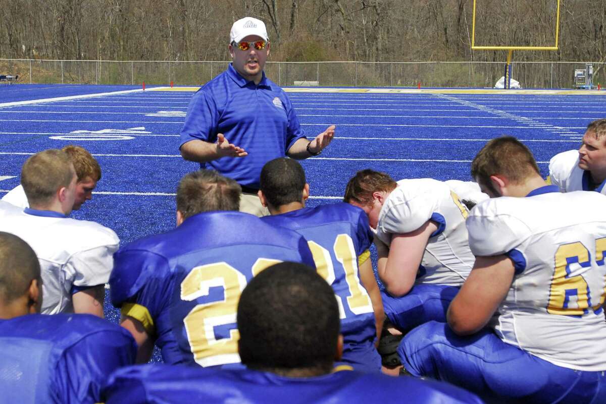 Moyseenko named running backs coach at UConn