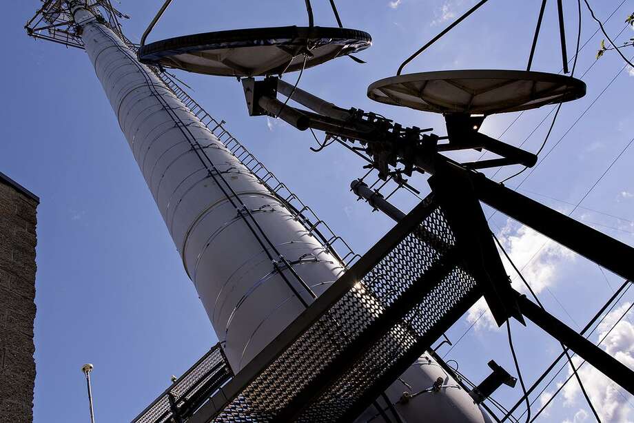 Frontier sells wireless tower sites to Everest - The Hour