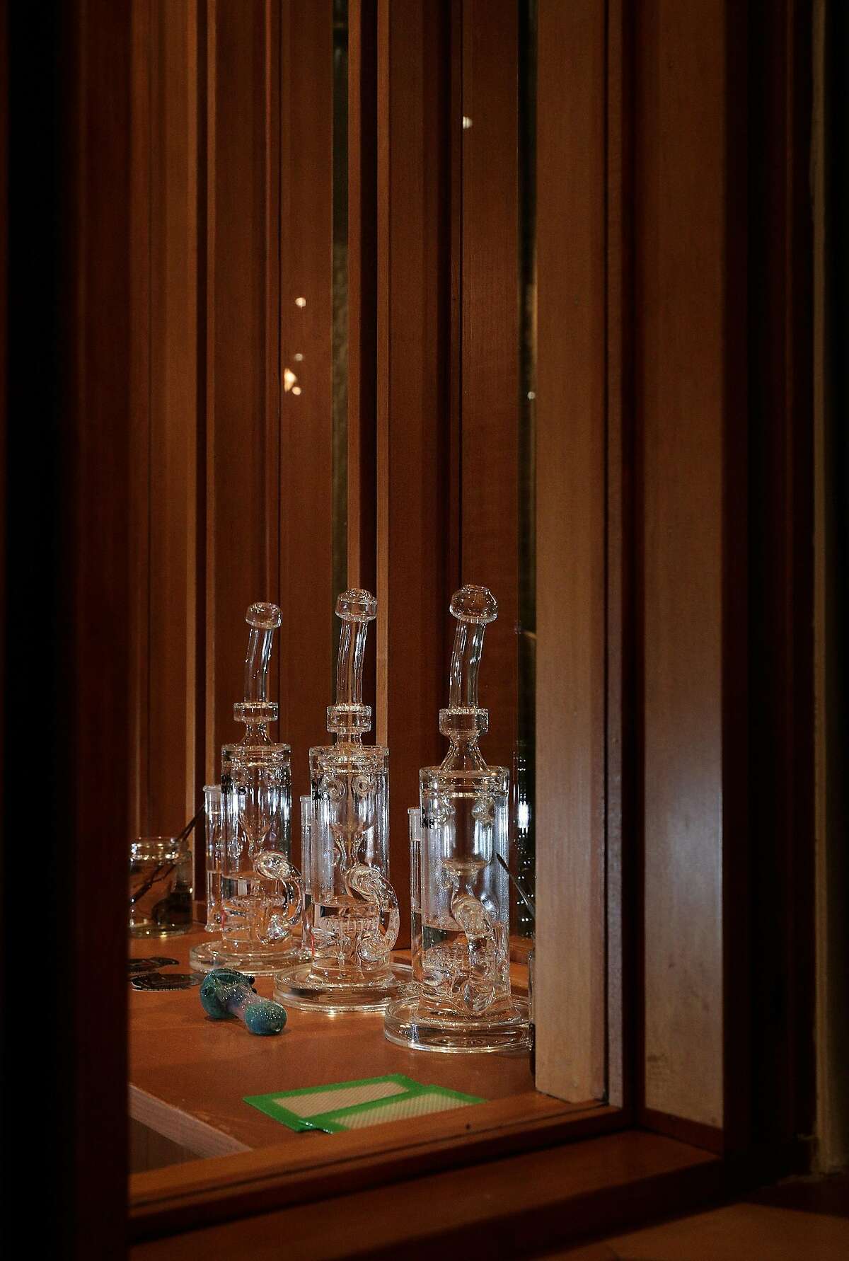 Moe Greens courts high rollers with upscale cannabis lounge in mid-Market