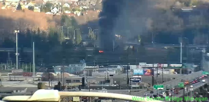 Bus fire blocks all northbound lanes of I-5 near West Seattle