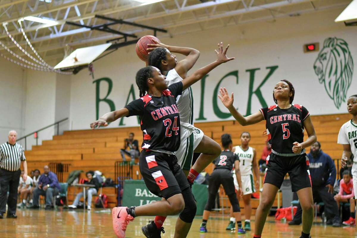 HIGH SCHOOL ROUNDUP: Trumbull girls improve to 10-0