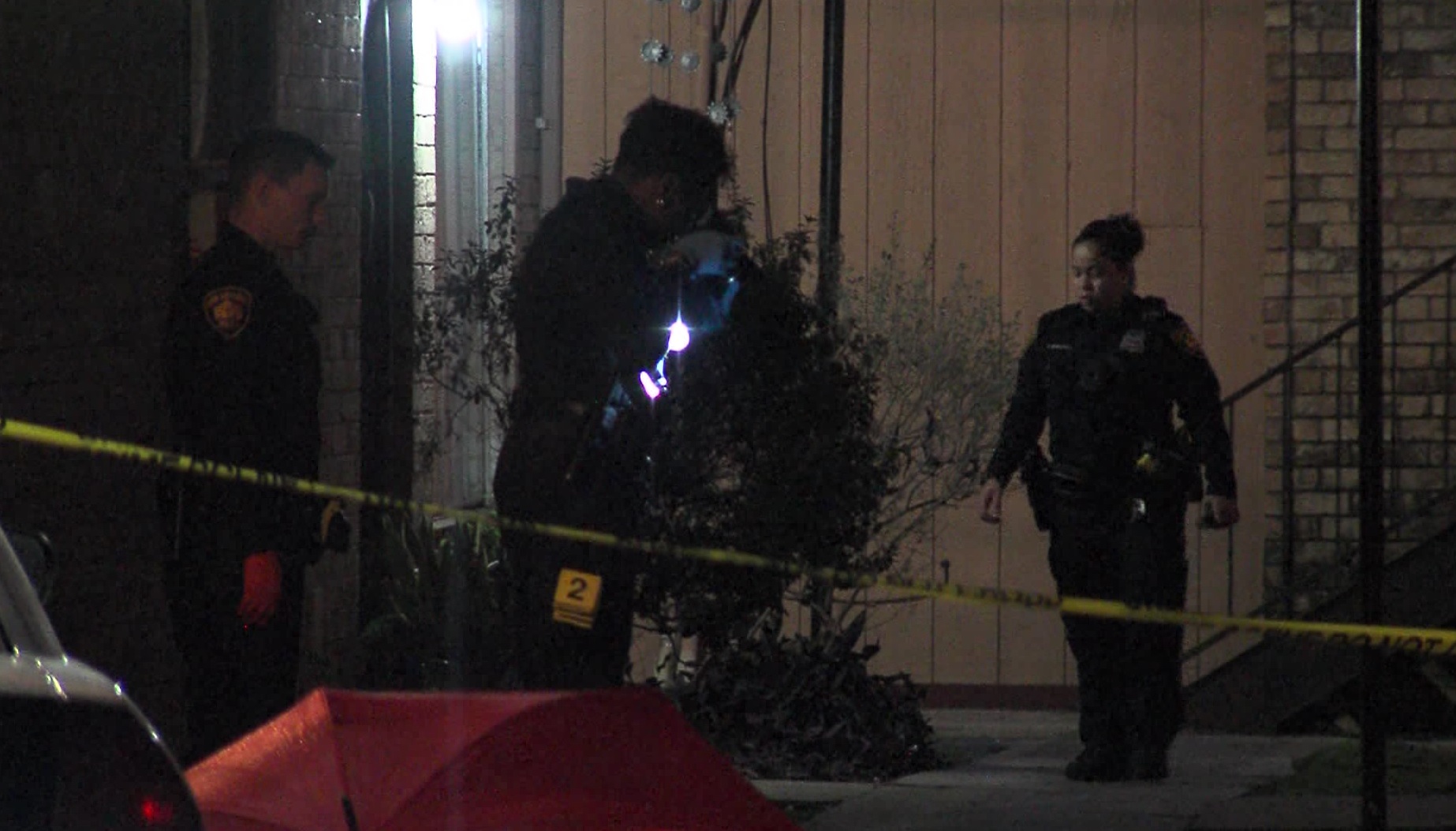 Man shot standing outside a Southeast Side apartment