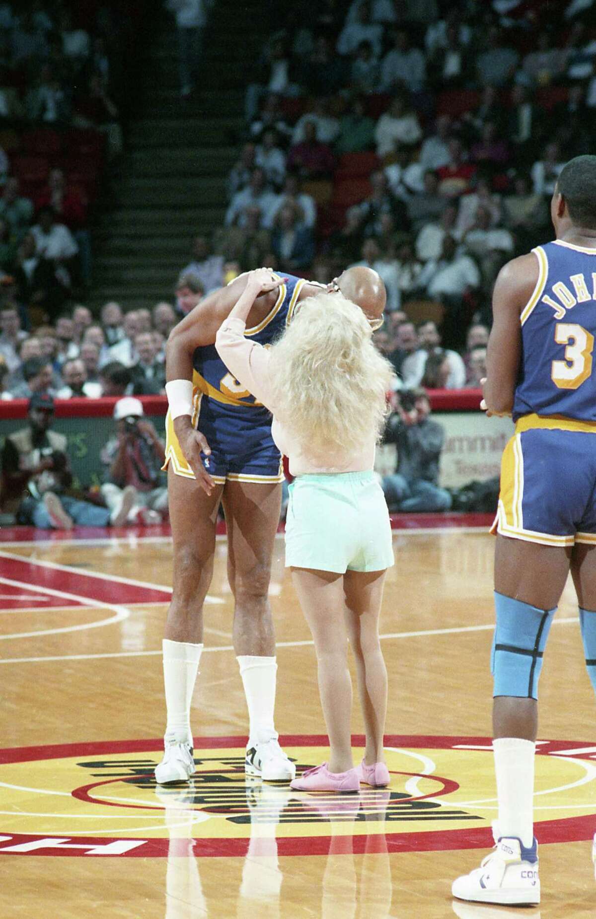 Travolta, Morganna and more: Houston as it was 30 years ago this month