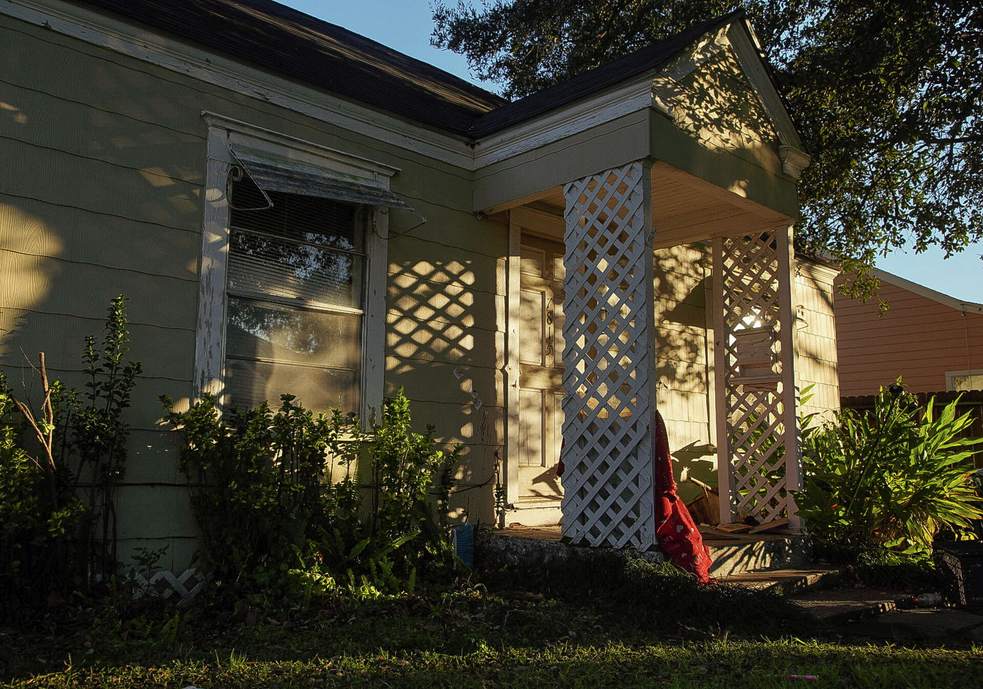 Houston police narcotics officer under investigation after deadly raid ...