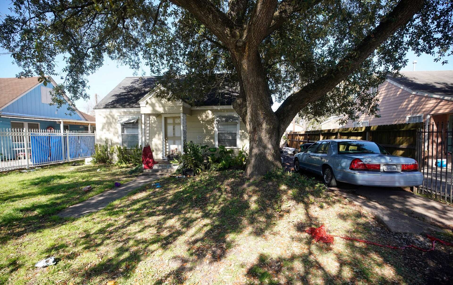 Houston police narcotics officer under investigation after deadly raid ...